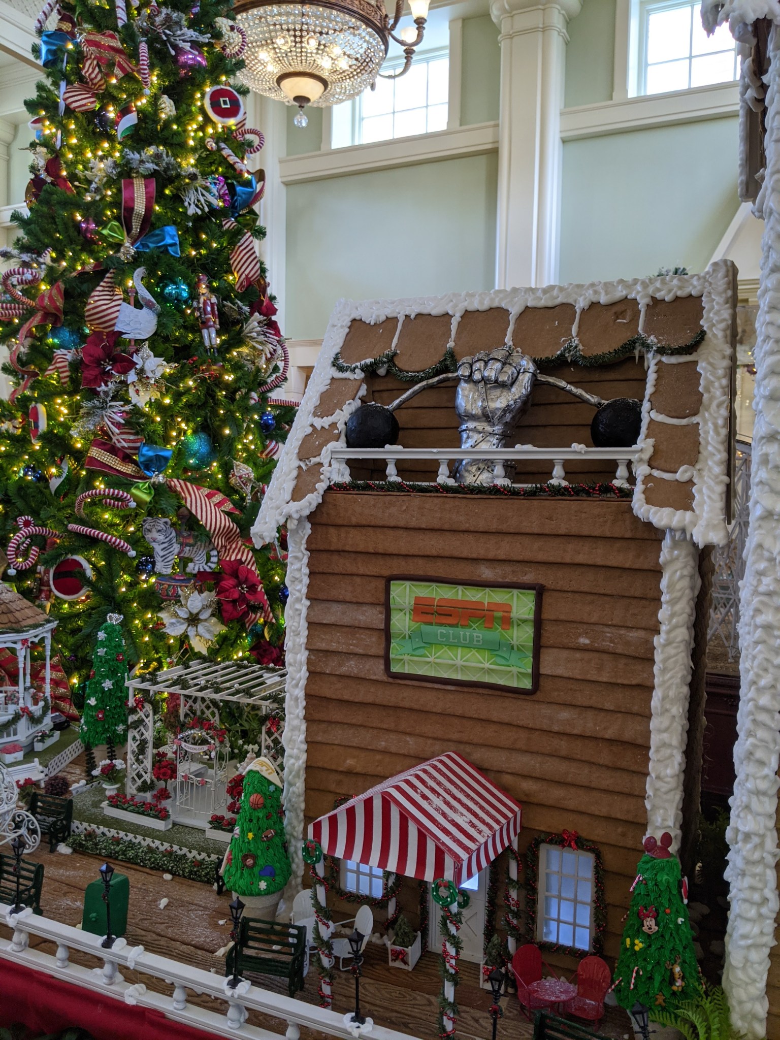 Gingerbread Houses at the Walt Disney World Resort Hotels – Beyond The ...